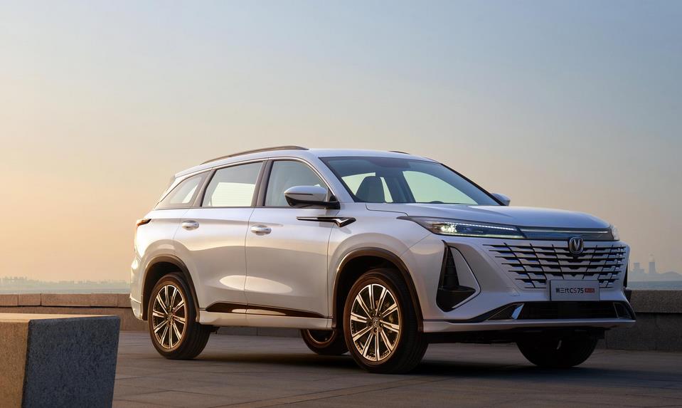 十多万想买台SUV，人人都推荐的长安CS75 PLUS真没啥毛病？_搜狐汽车_搜狐网