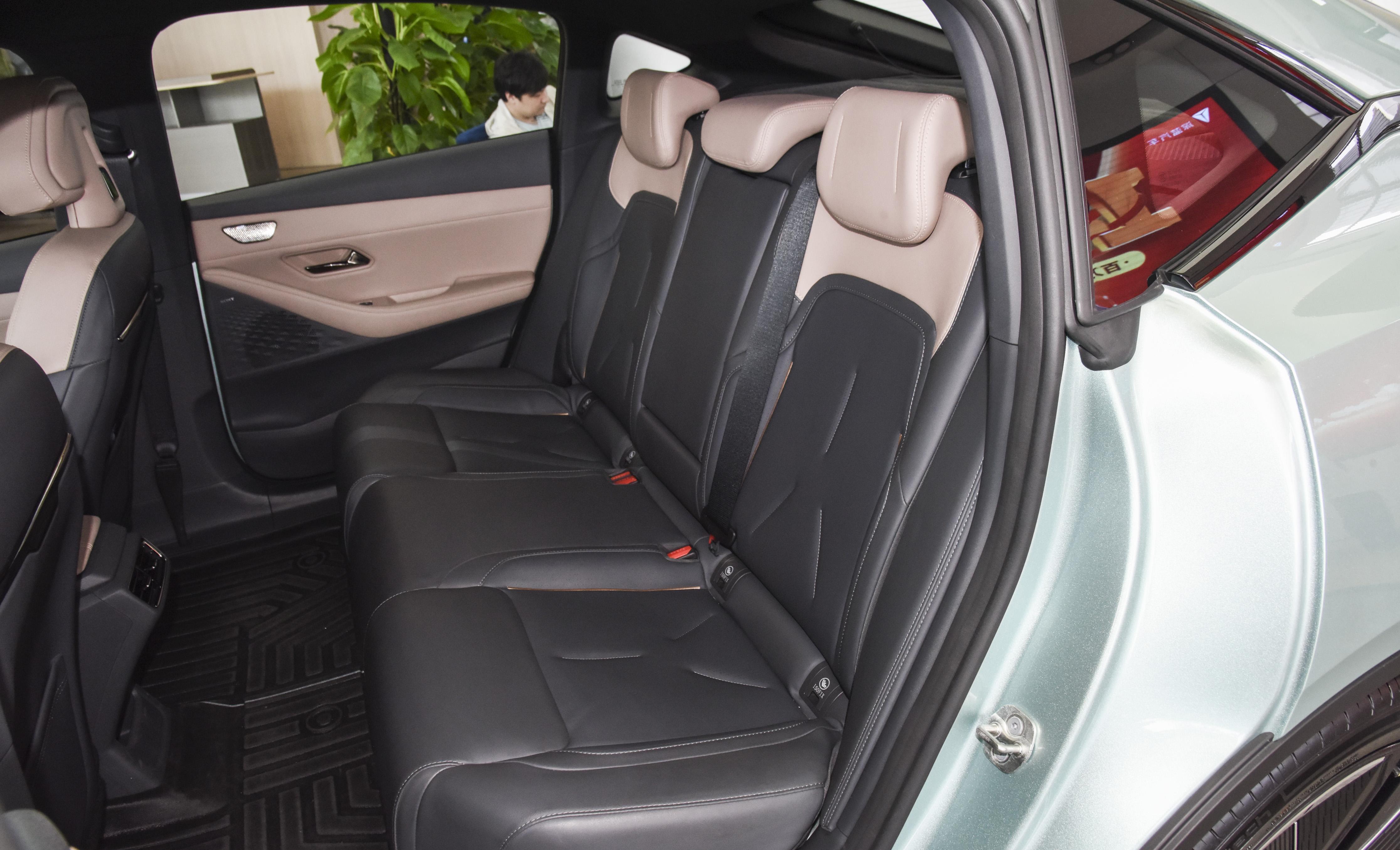 深蓝SL03，外观炫酷运动，纯电续航705km，这款车怎么样_搜狐汽车_搜狐网