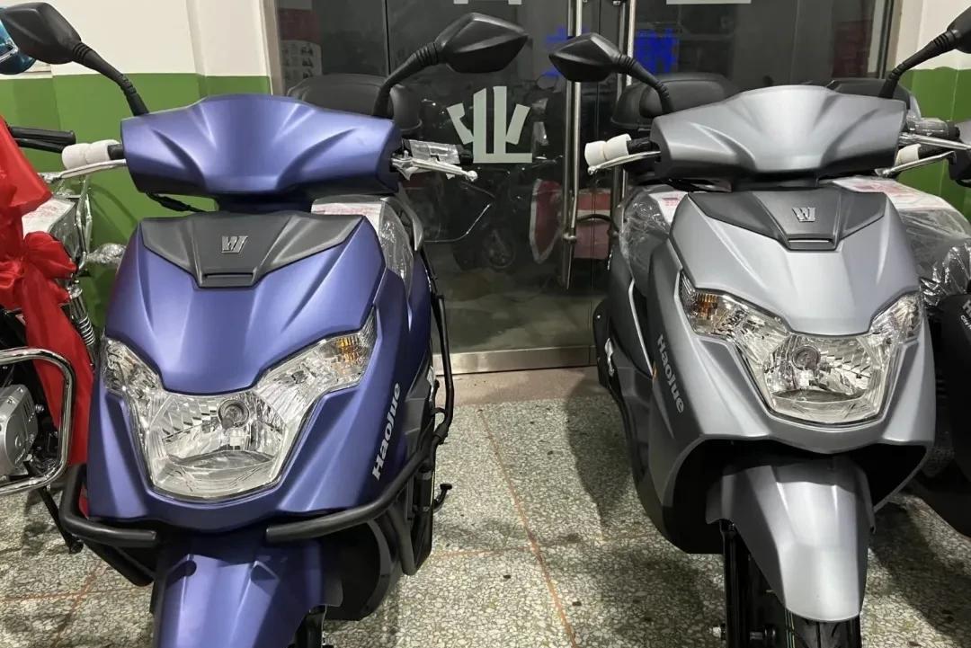 豪爵虎鲨VX125踏板！小巧灵活，你喜欢这款车型吗？_搜狐汽车_搜狐网