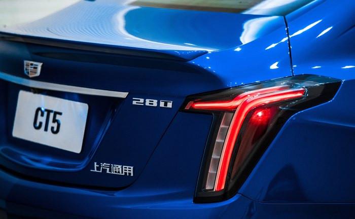 外观零差评，标配后驱2.0T＋10AT，凯迪拉克CT5到店，叫板BBA_搜狐汽车_搜狐网
