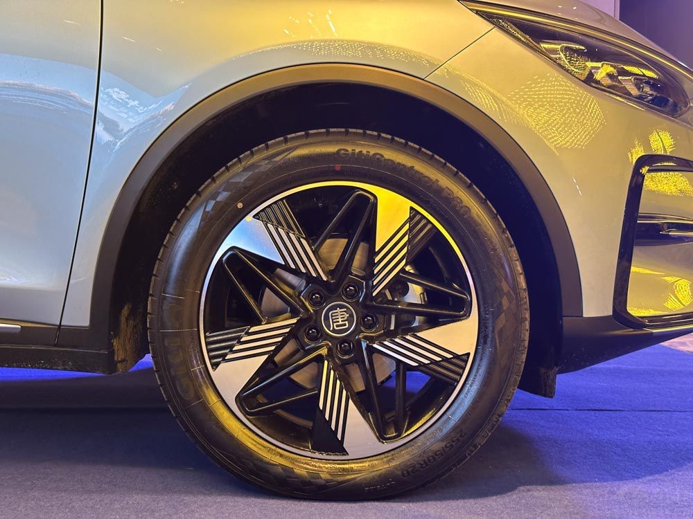 新款摩卡DHT-PHEV和唐DM-i冠军版，该选哪款，对比后告诉你_搜狐汽车_搜狐网