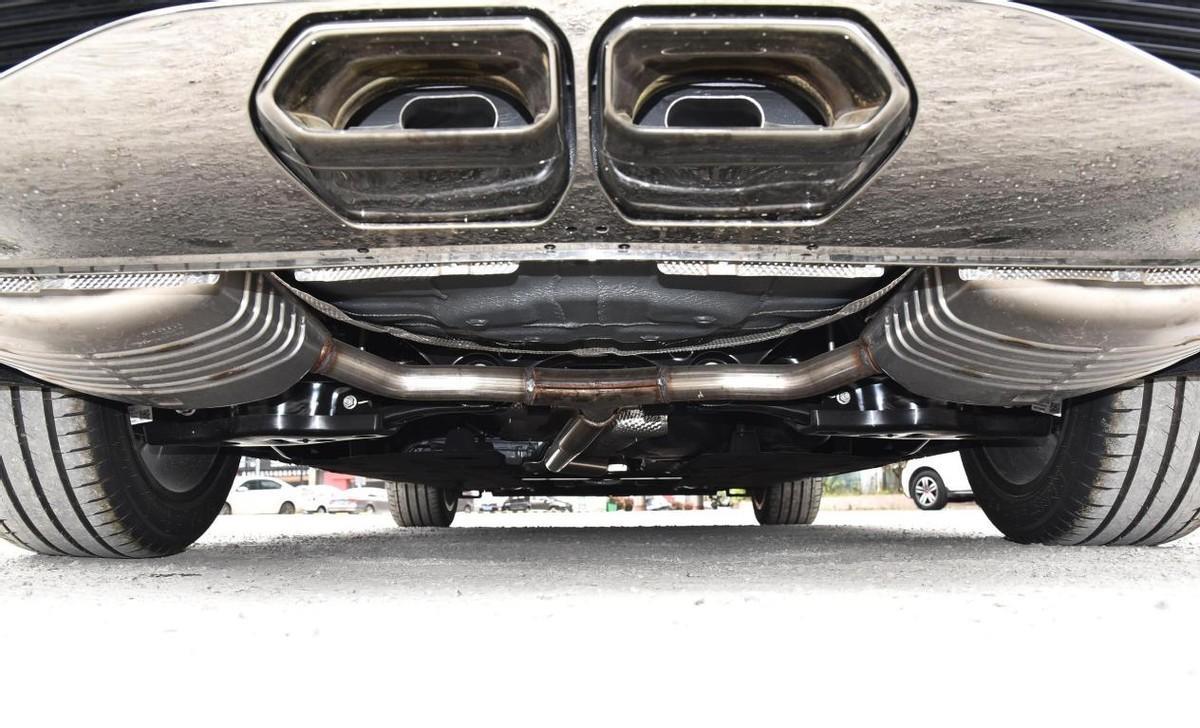 20万左右的预算可以看看这辆车，2.0T+8AT，大掀背的轿跑，颜值高_搜狐汽车_搜狐网