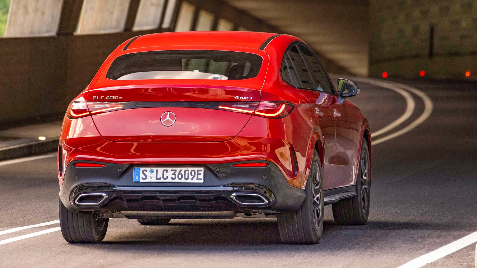 纯电续航最高131km 奔驰GLC轿跑插混版实车亮相 配空气悬架_搜狐汽车_搜狐网