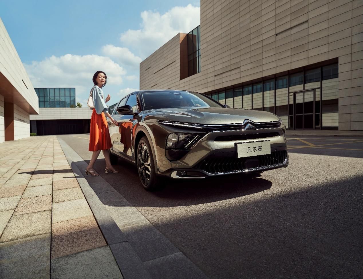 东风雪铁龙重磅福利来袭!首付9999元 月供999元凡尔赛C5 X开回家_搜狐汽车_搜狐网