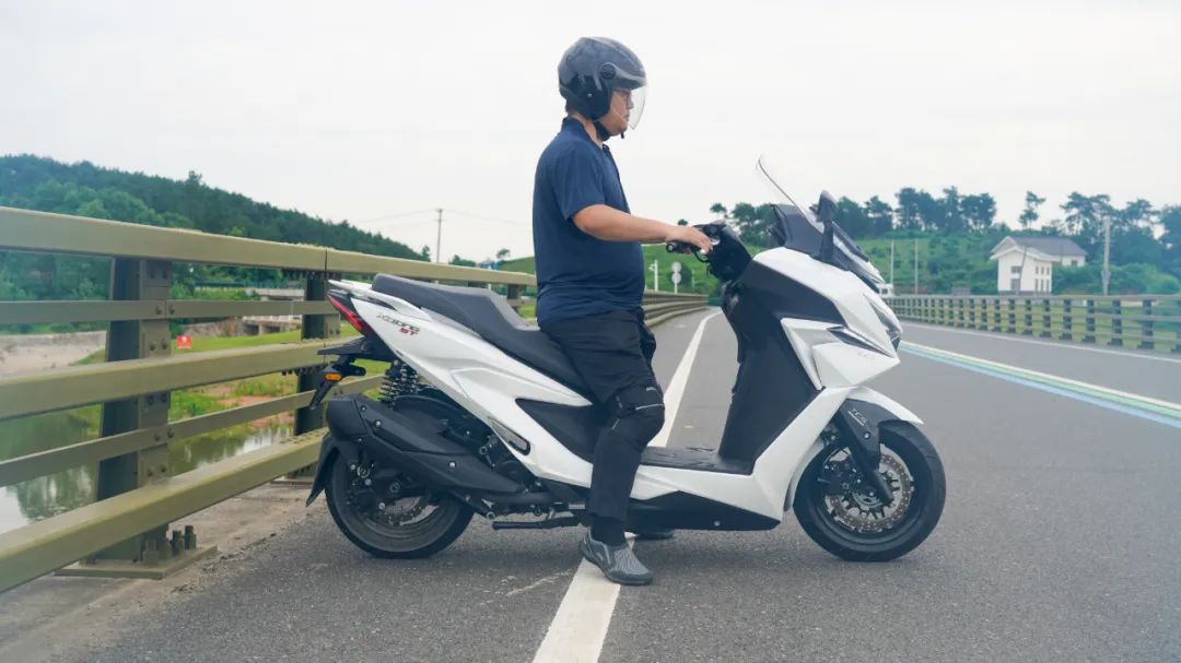 操控惊艳的大平踏—26999光阳ST250摩智测评_搜狐汽车_搜狐网