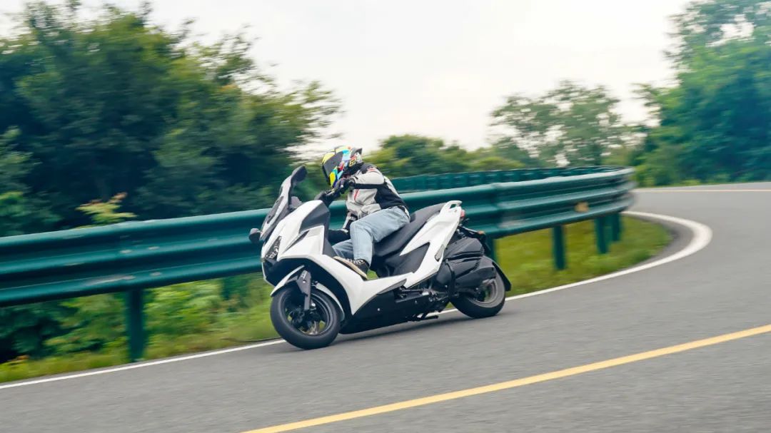 操控惊艳的大平踏—26999光阳ST250摩智测评_搜狐汽车_搜狐网