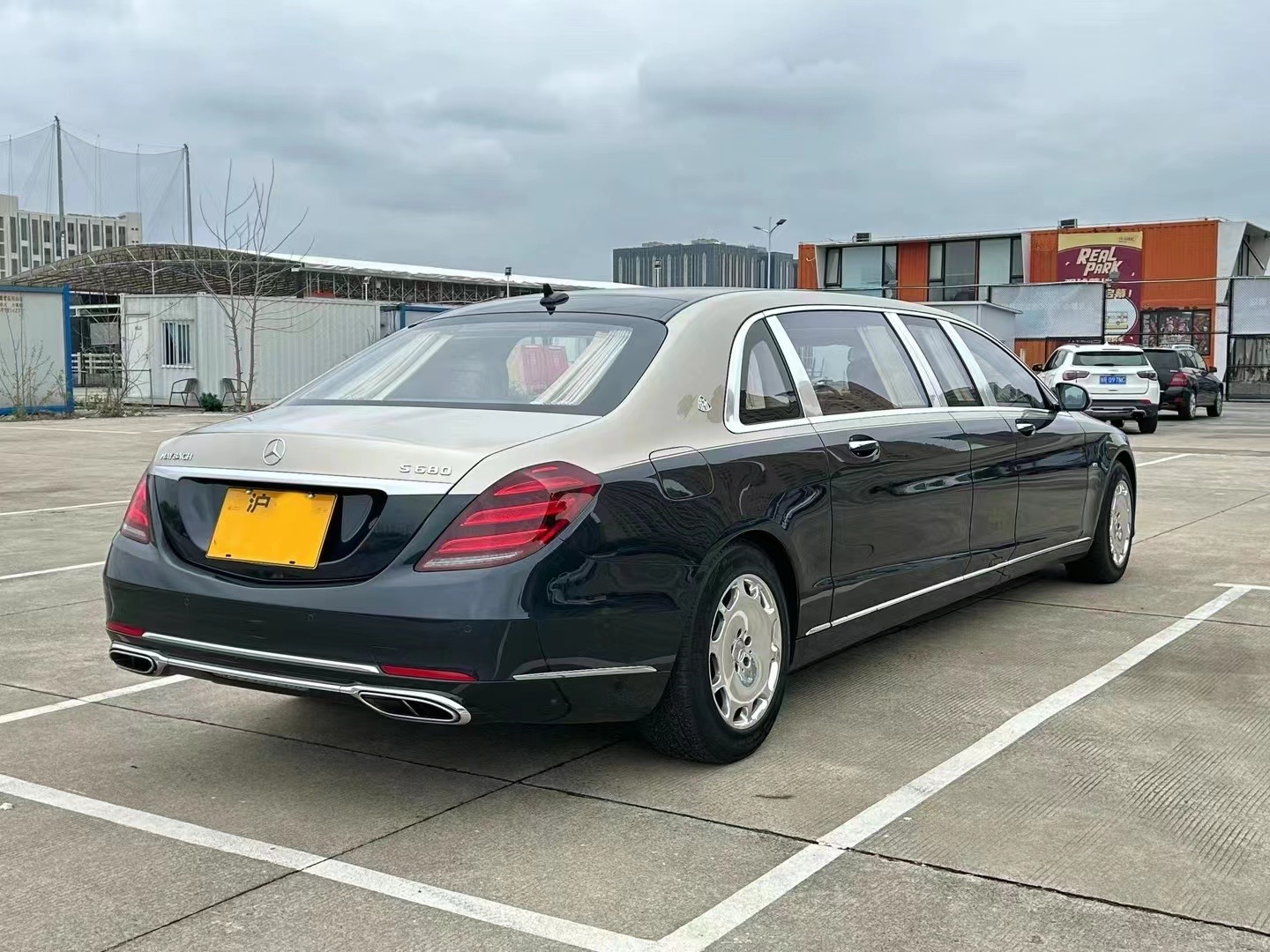 奢华的移动行宫，迈巴赫S680 Pullman_搜狐汽车_搜狐网
