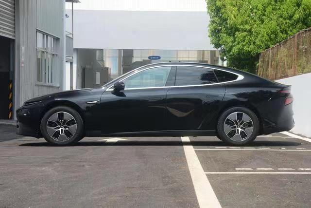 卖不动了？小鹏P7的625E车型转为对公销售 新增586E，售23.99万元_搜狐汽车_搜狐网