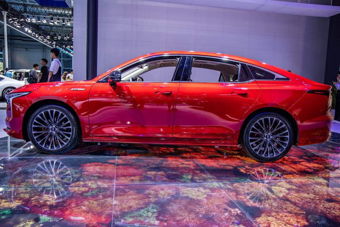 实拍奔腾B70 70周年纪念款，1.5T掀背心动了吗？_搜狐汽车_搜狐网