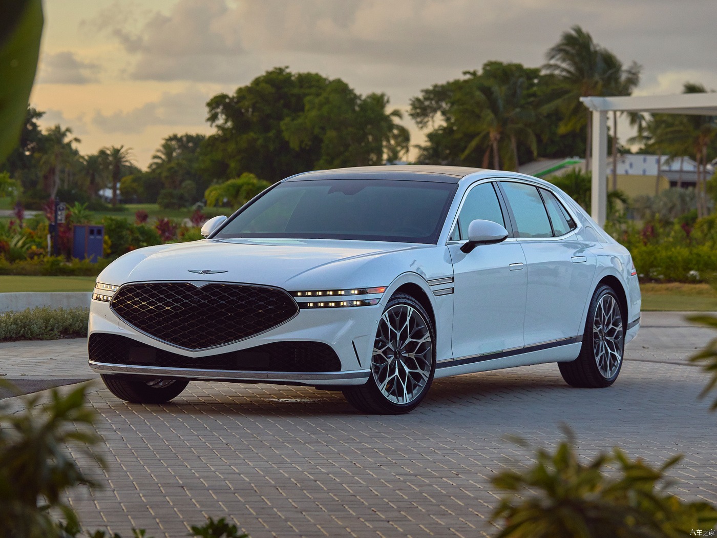 宝马7系和奔驰S级的对手来了！捷尼赛思G90或8月25日上市_搜狐汽车_搜狐网