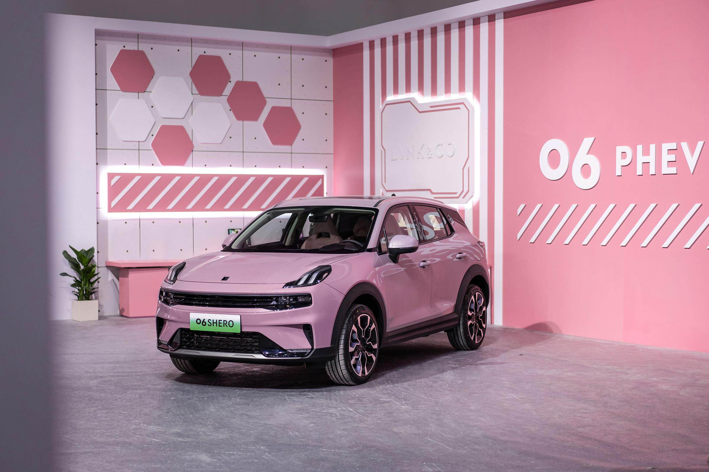 换最新设计语言！这领克SUV更新 比BYD更香？_搜狐汽车_搜狐网