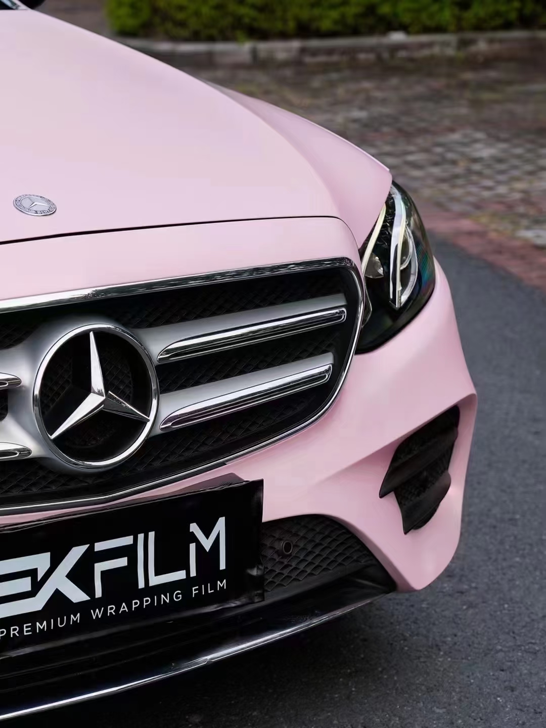 奔驰E-EKFILM改色膜洛丽塔粉，柔嫩清新的颜色_搜狐汽车_搜狐网