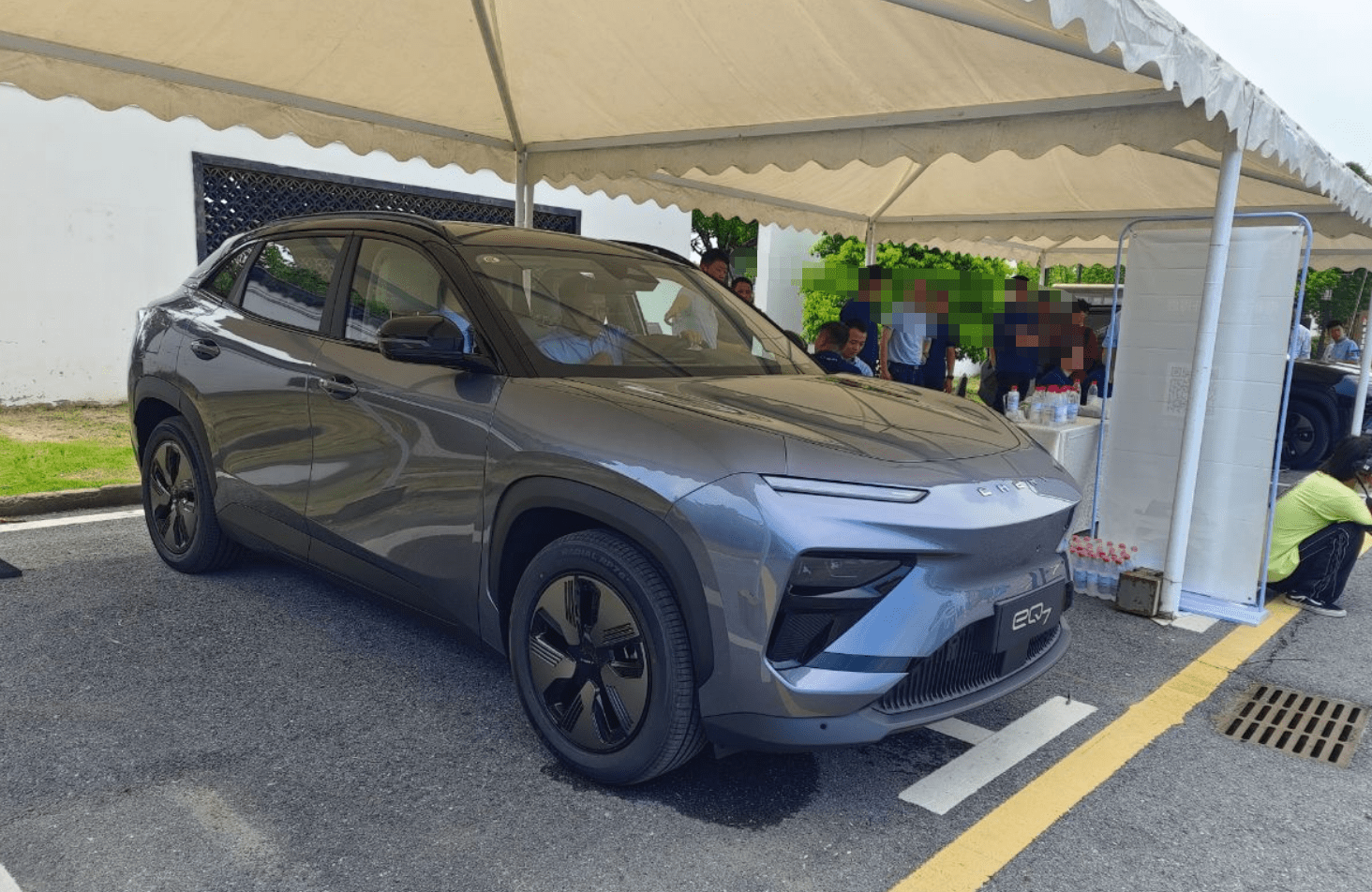 奇瑞eQ7实车到店，撞脸蔚来ES8，配全铝车身，深蓝S7不香了？_搜狐汽车_搜狐网