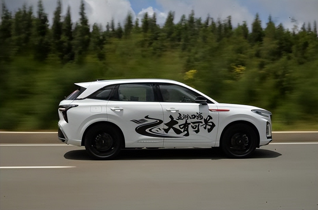 最高252马力还有四驱，试驾红旗HS3，入门级豪华还豪华吗？_搜狐汽车_搜狐网