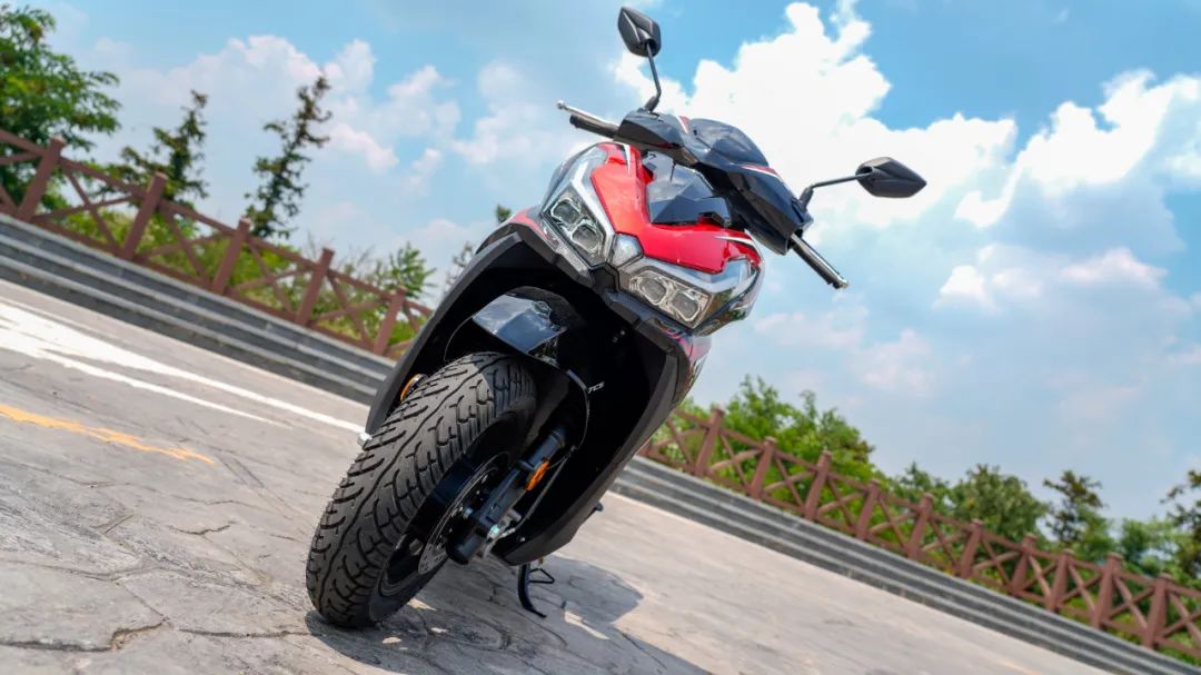 满足你对150踏板的很多执念—12980元起大阳VRS150静态测评_搜狐汽车_搜狐网