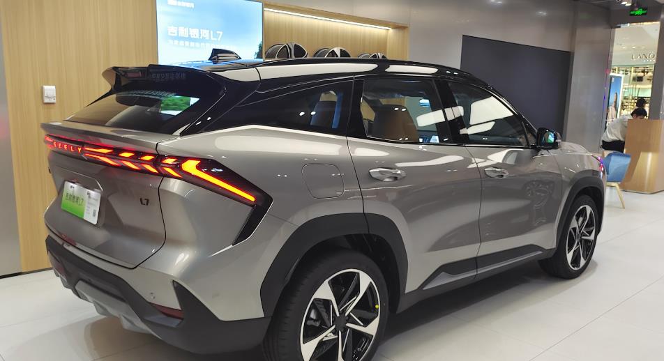 银河L7到店，单月销量10058台，配宠爱副驾+香氛系统，13.87万起_搜狐汽车_搜狐网