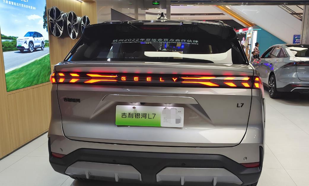 银河L7到店，单月销量10058台，配宠爱副驾+香氛系统，13.87万起_搜狐汽车_搜狐网