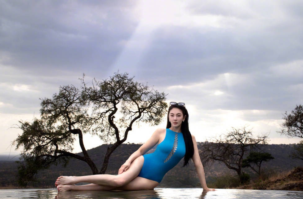 36岁张雨绮晒出游照，穿泳装秀火辣身材，蜂腰长腿惊艳迷人 -6park.com