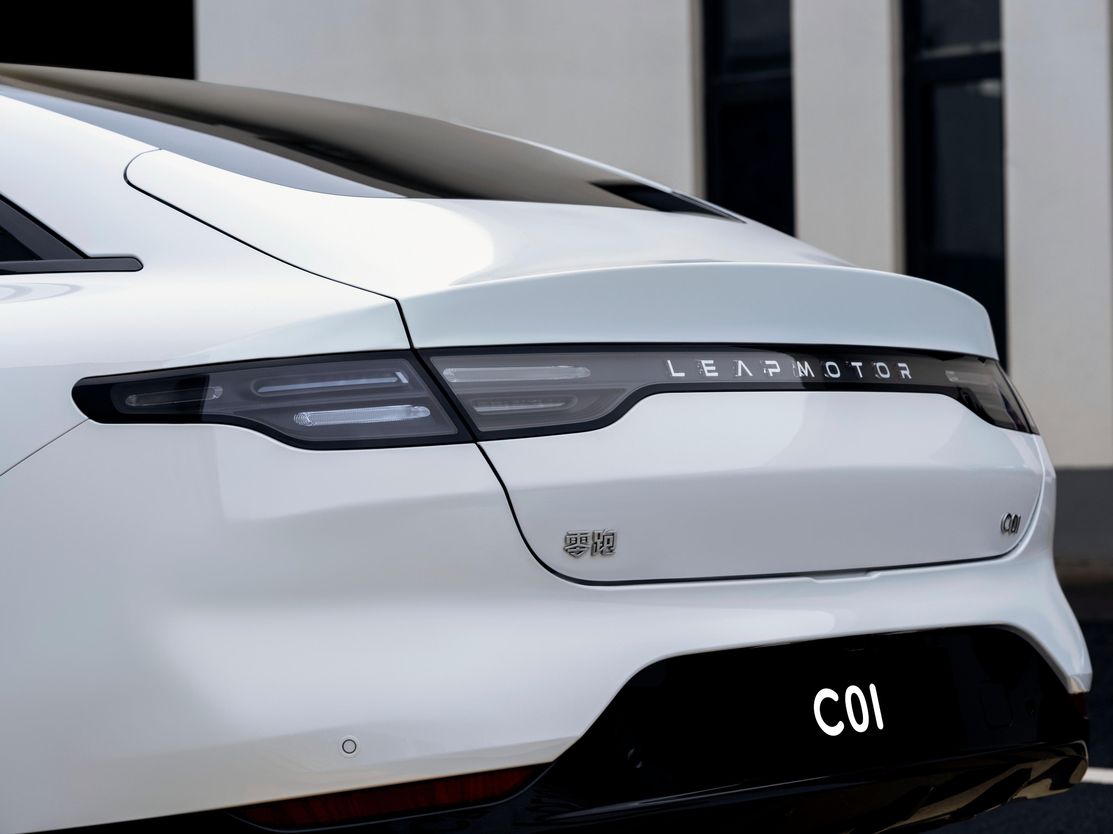 车长5050mm卖14.98万起，标配双叉臂前悬＋副驾屏幕，解析零跑C01_搜狐汽车_搜狐网