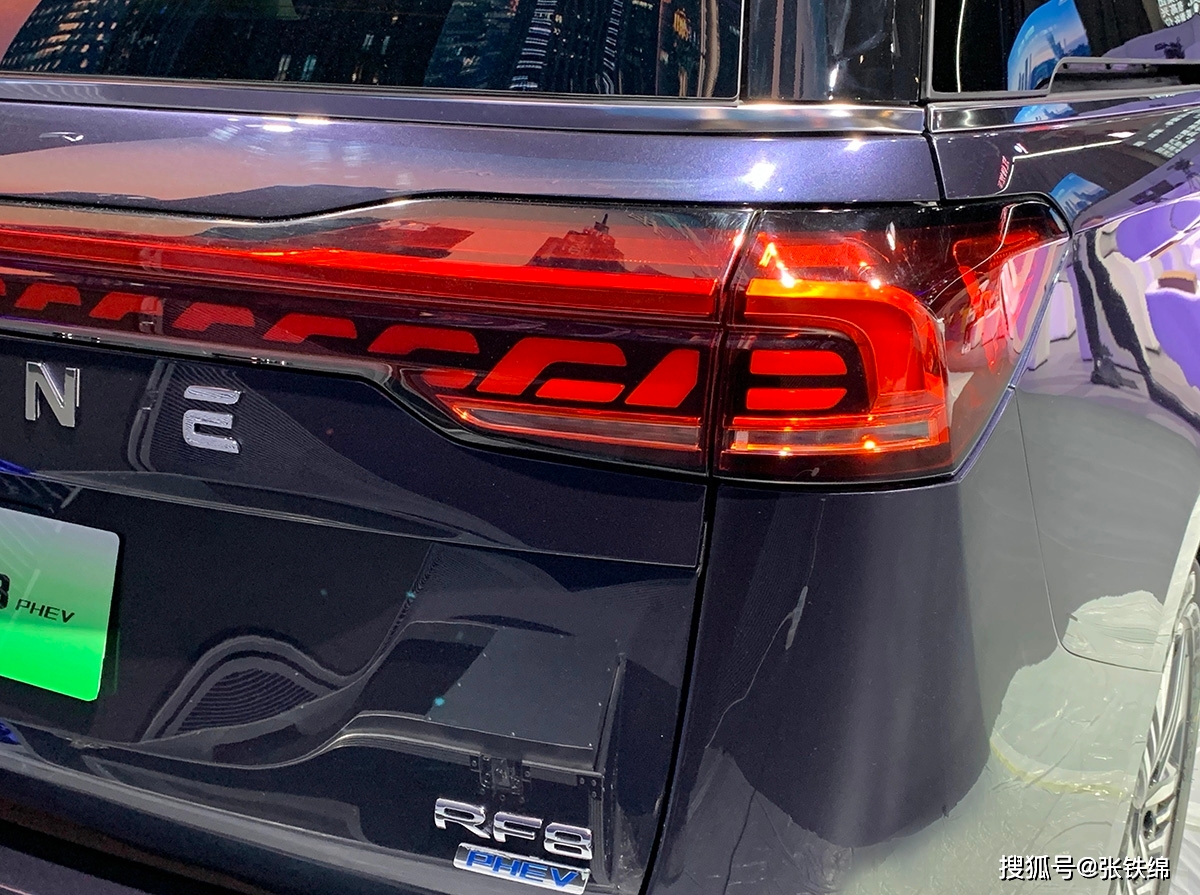 GL8同级，江淮瑞风RF8实车曝光，外观很霸气，两种前脸，侧滑门_搜狐汽车_搜狐网