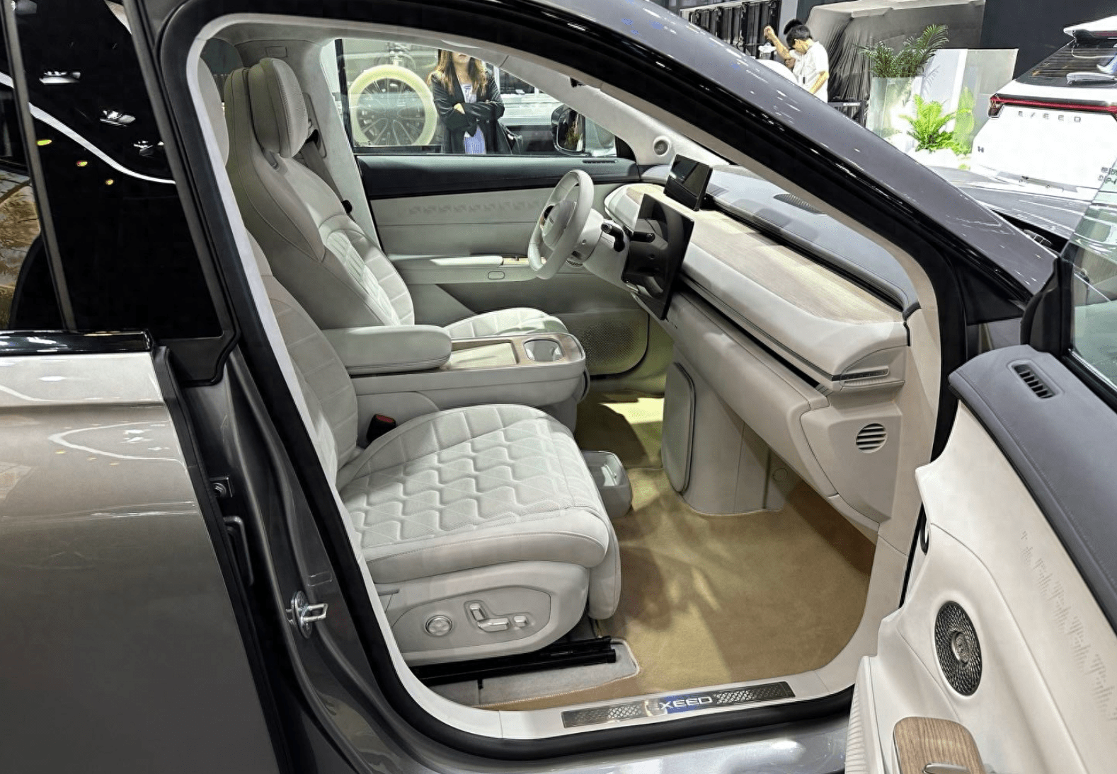 奇瑞携四车反击友商：旗下最大SUV首发攻克理想L7！8AT版瑶光来了_搜狐汽车_搜狐网