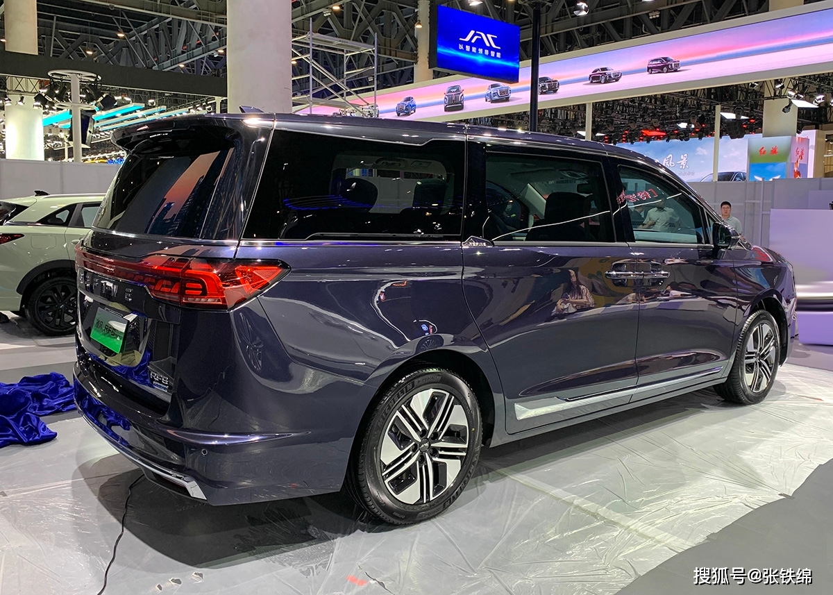 GL8同级，江淮瑞风RF8实车曝光，外观很霸气，两种前脸，侧滑门_搜狐汽车_搜狐网