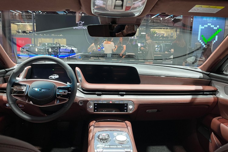 2023成都车展：捷尼赛思G90售69.88万起_搜狐汽车_搜狐网