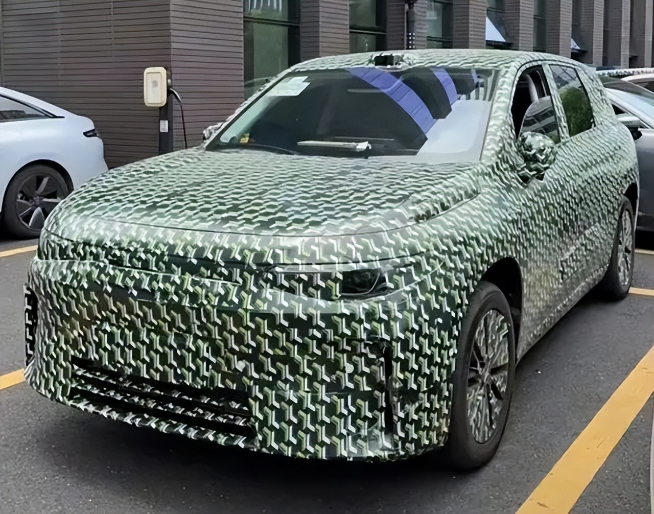 零跑全球车型“零跑B11”即将亮相 中大型SUV 预计30万起_搜狐汽车_搜狐网