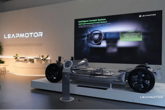 产品出海到技术合作 零跑发布LEAP3.0架构及首款全球车型_搜狐汽车_搜狐网