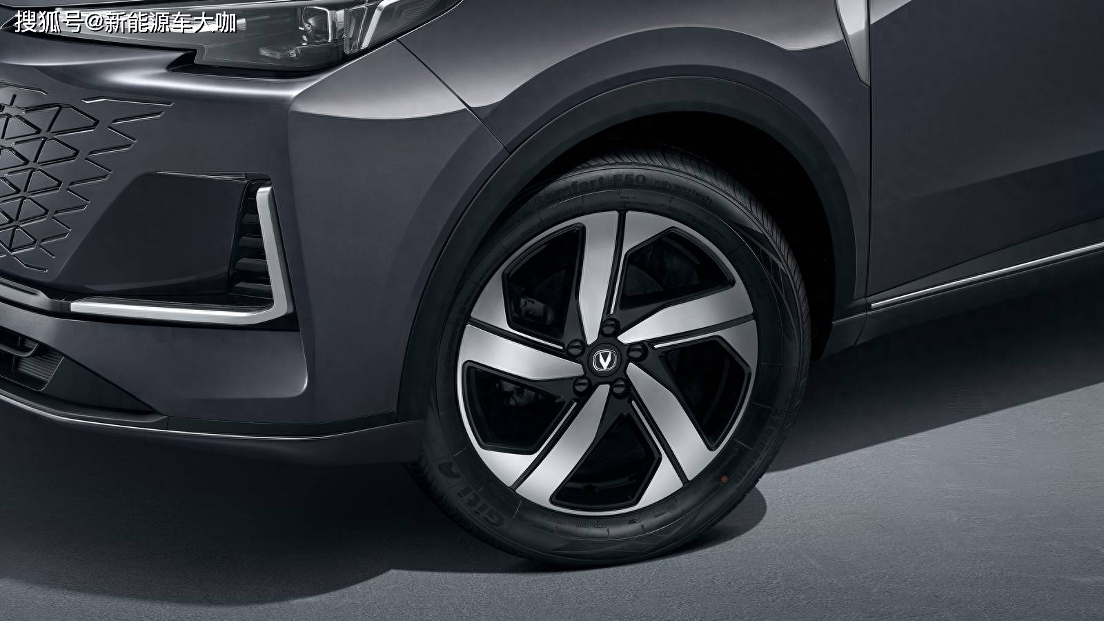 15项品质越级提升，第三代CS55PLUS进阶上市，9.99万元起_搜狐汽车_搜狐网