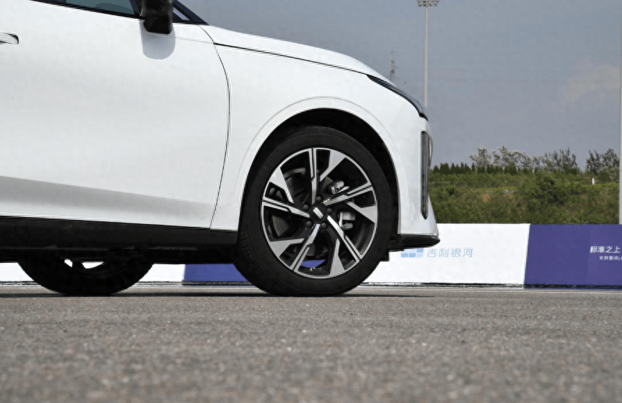 极速247km/h！吉利银河L6喊话15万元电车：还有谁？！_搜狐汽车_搜狐网