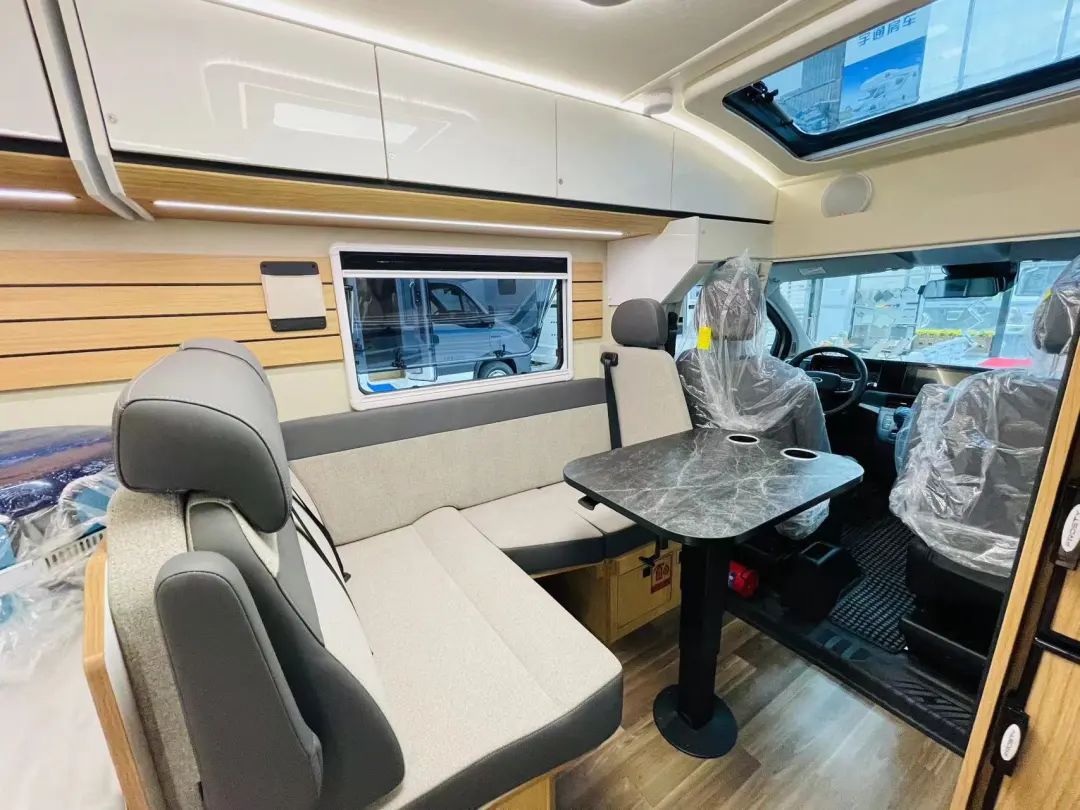 福特V362最新底盘，2.0T柴油+9AT最强组合—宇通C520小额头房车_搜狐汽车_搜狐网