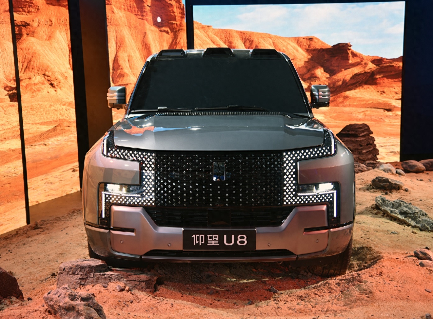 仰望U8豪华版上市，外观很硬朗霸气，车顶承压超16吨，3.6s破百_搜狐汽车_搜狐网