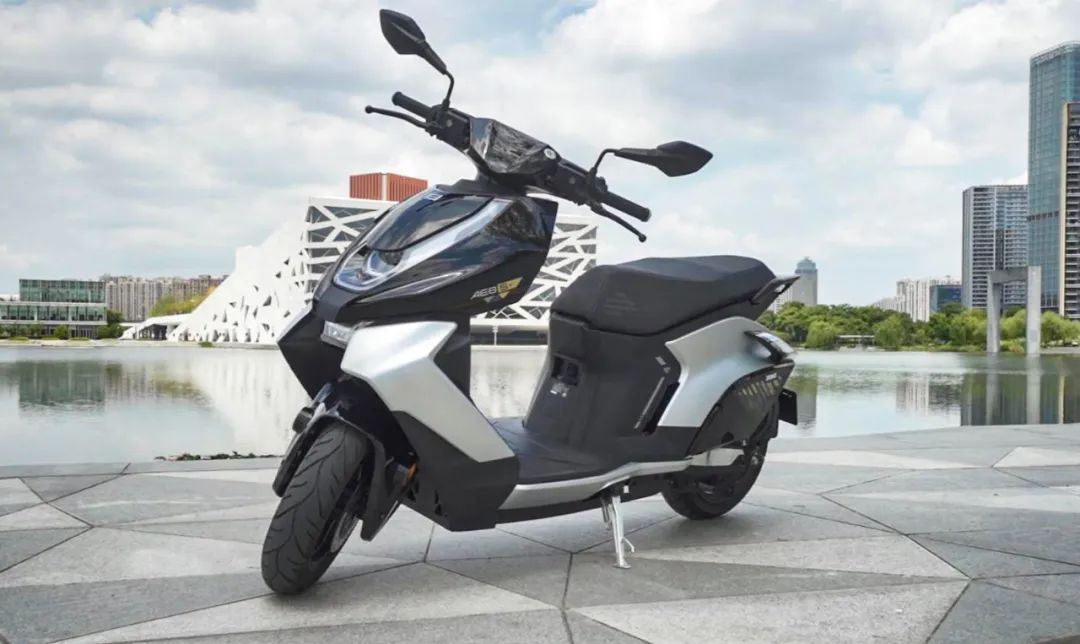 2万价格带最畅销！极核AE8S+和九号E300P，两款高速电摩选哪款？_搜狐汽车_搜狐网