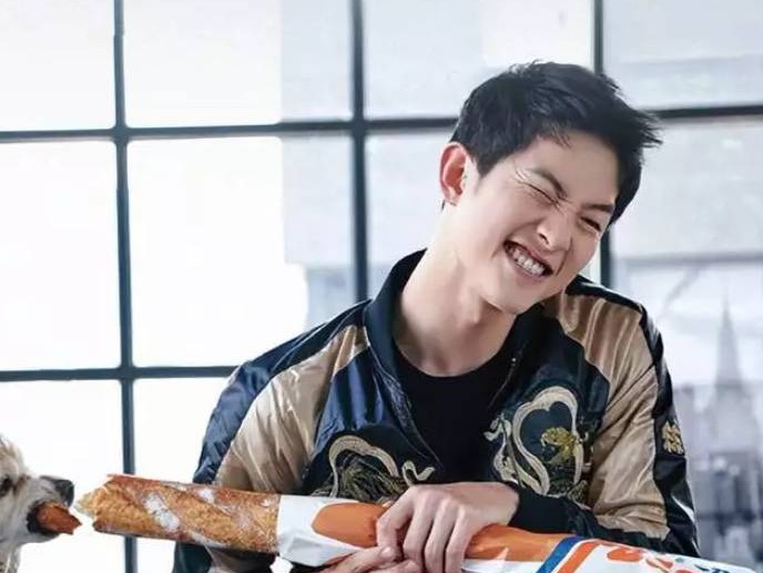 网传宋仲基妻子凯蒂生过孩子，宋仲基气愤称像写小说一样，很不负责_生活_人家_谣言