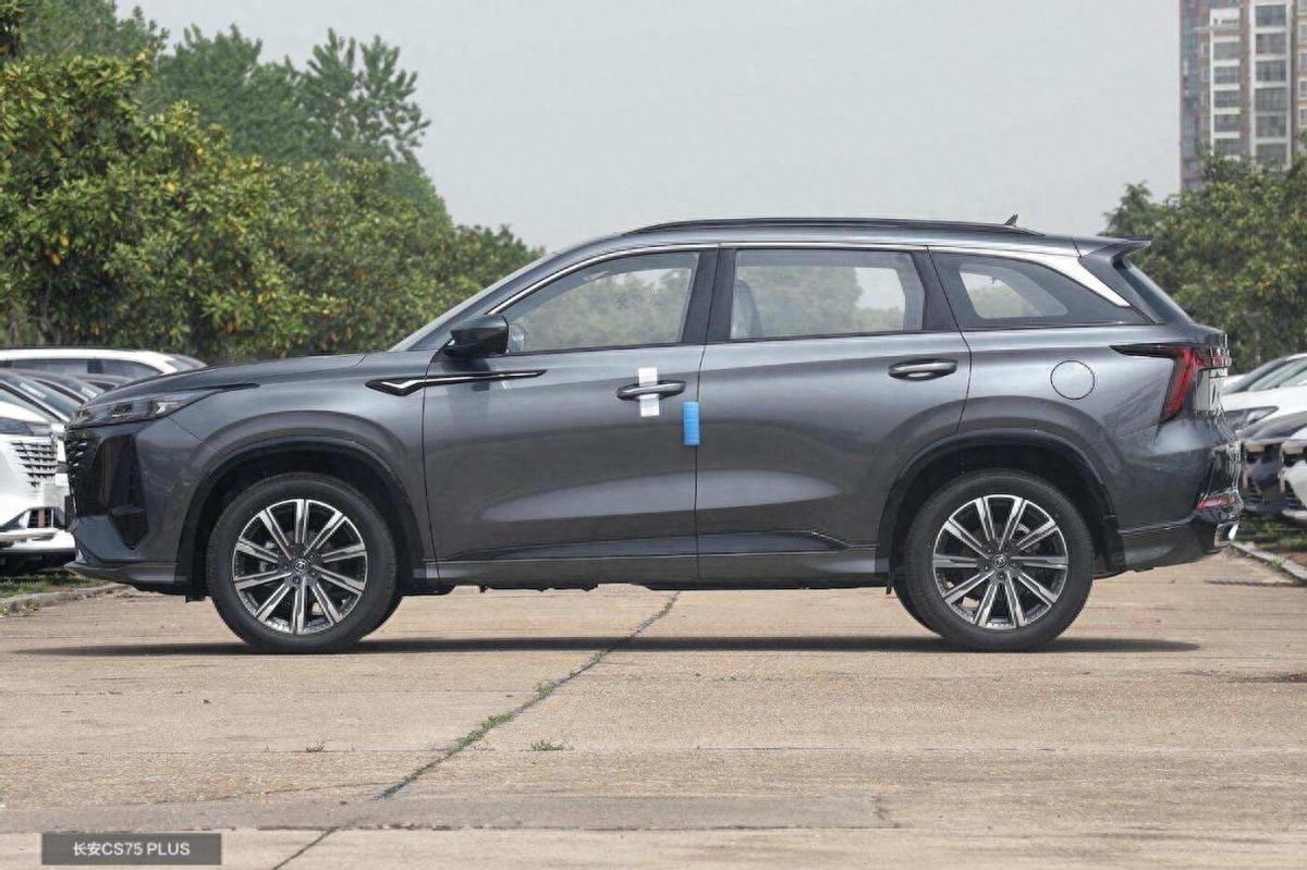 国产顶流油混之争，长安CS75 PLUS能赢蓝电E5吗？_搜狐汽车_搜狐网