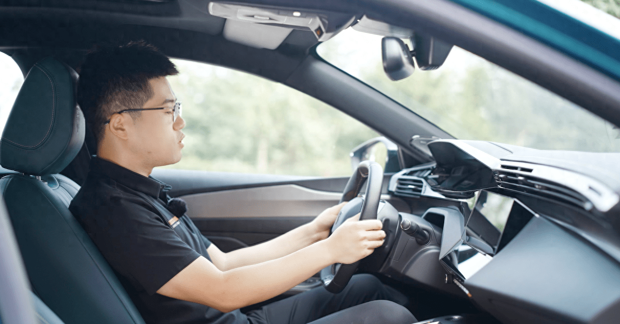 【标致408X长测10】乍看不咋地，但i-Cockpit是真牛！_搜狐汽车_搜狐网