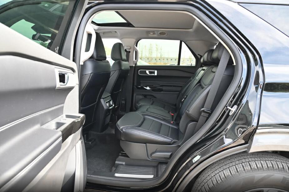 美式中大型SUV首选，轴距3025mm，标配2.3T+10AT，实拍福特探险者_搜狐汽车_搜狐网