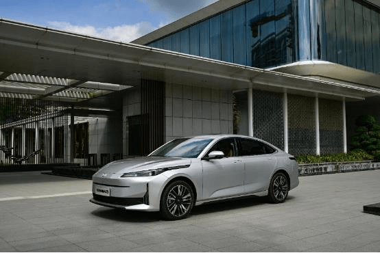 问界新M7、智己LS6新车价格不断创新低 年内还有多款重磅车型上市_搜狐汽车_搜狐网