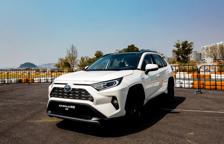 不以焦虑为代价的低碳省油，RAV4荣放双擎诠释丰田混动的热销_搜狐汽车_搜狐网
