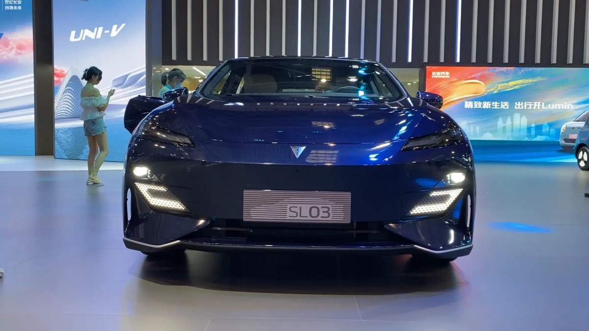 深蓝SL03超越深蓝，自己卷自己，跑出电动新驾趣_搜狐汽车_搜狐网