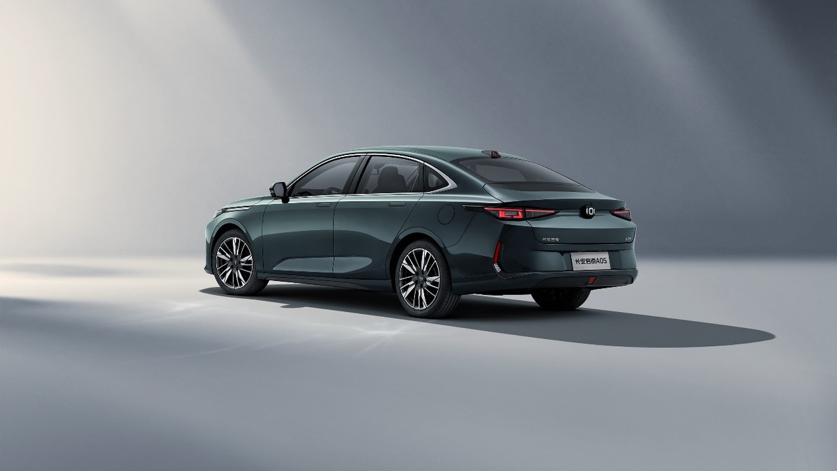 比秦PLUS价格更有优势，8.99万元起，长安启源A05上市_搜狐汽车_搜狐网
