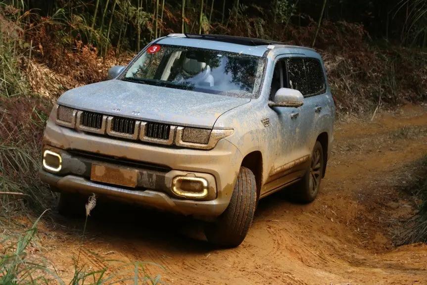 专业越野兼顾旅途舒适 30万内买啥车？揭秘BJ60越野场地试驾感受_搜狐汽车_搜狐网