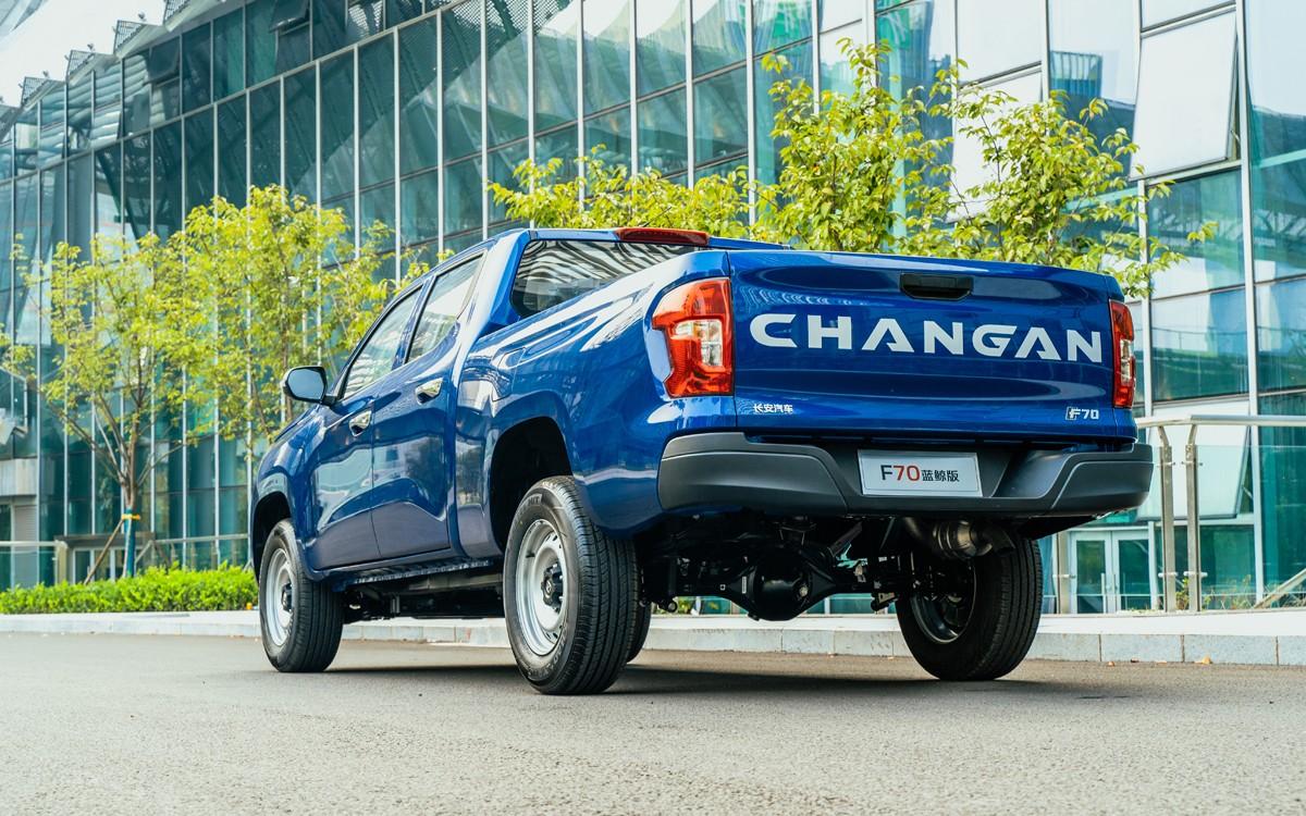 2.0T发动机配8AT变速箱，车长5米6，长安F70蓝鲸版仅需十万元_搜狐汽车_搜狐网