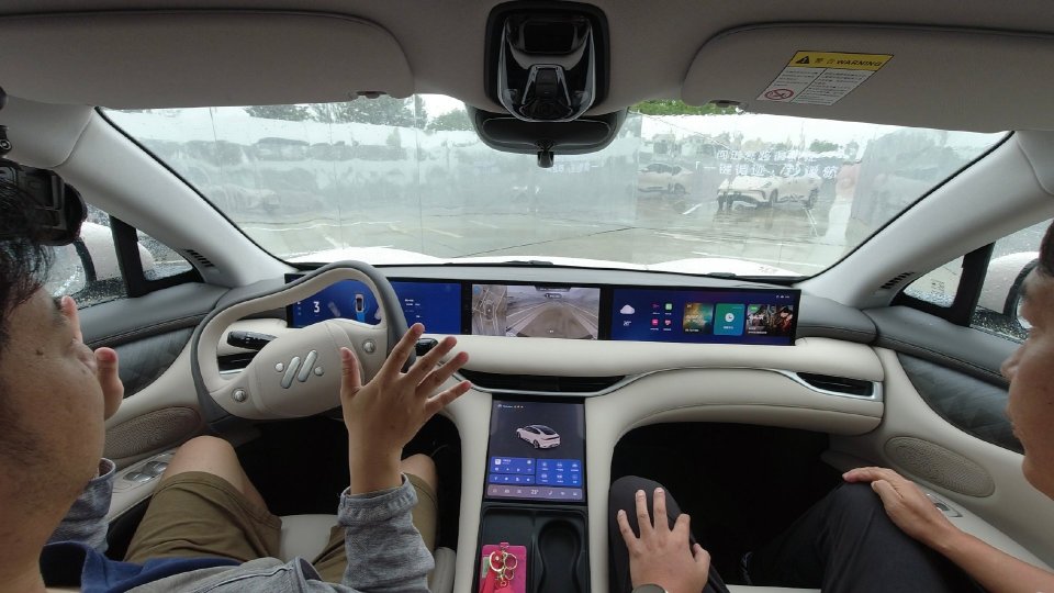 海川品车|20万级中大型纯电轿跑SUV卷王诞生 场地体验智己LS6_搜狐汽车_搜狐网