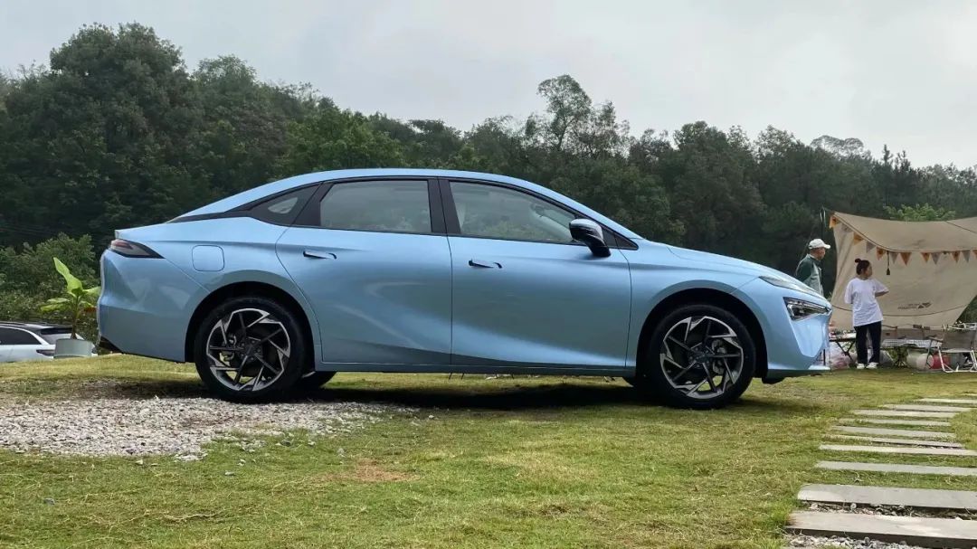 实拍AION S MAX：细节体验感满满，为家庭用户而来_搜狐汽车_搜狐网