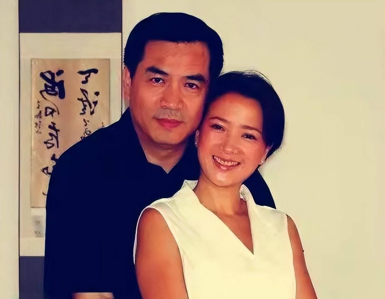 “古典女子”何晴：从红得发紫到风光不再，她背后的故事太精彩_何青_刘伟_父亲