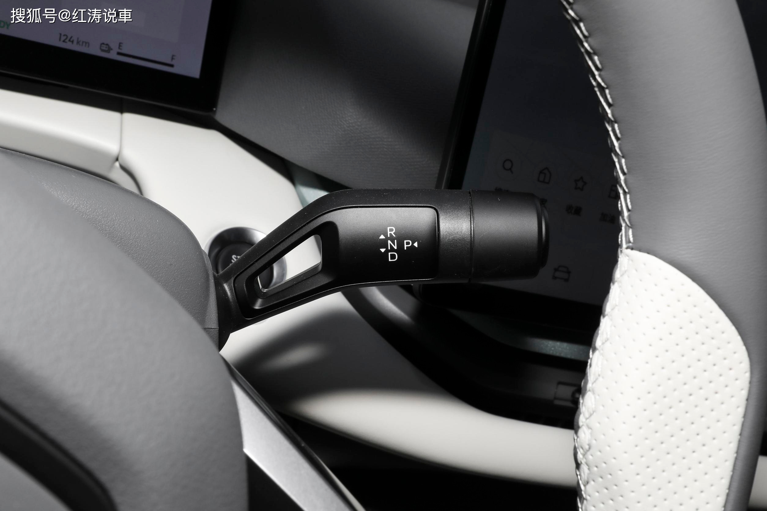 领克06 EM-P上市，插电式混动小型SUV，外观个性，售价13.68万元起_搜狐汽车_搜狐网