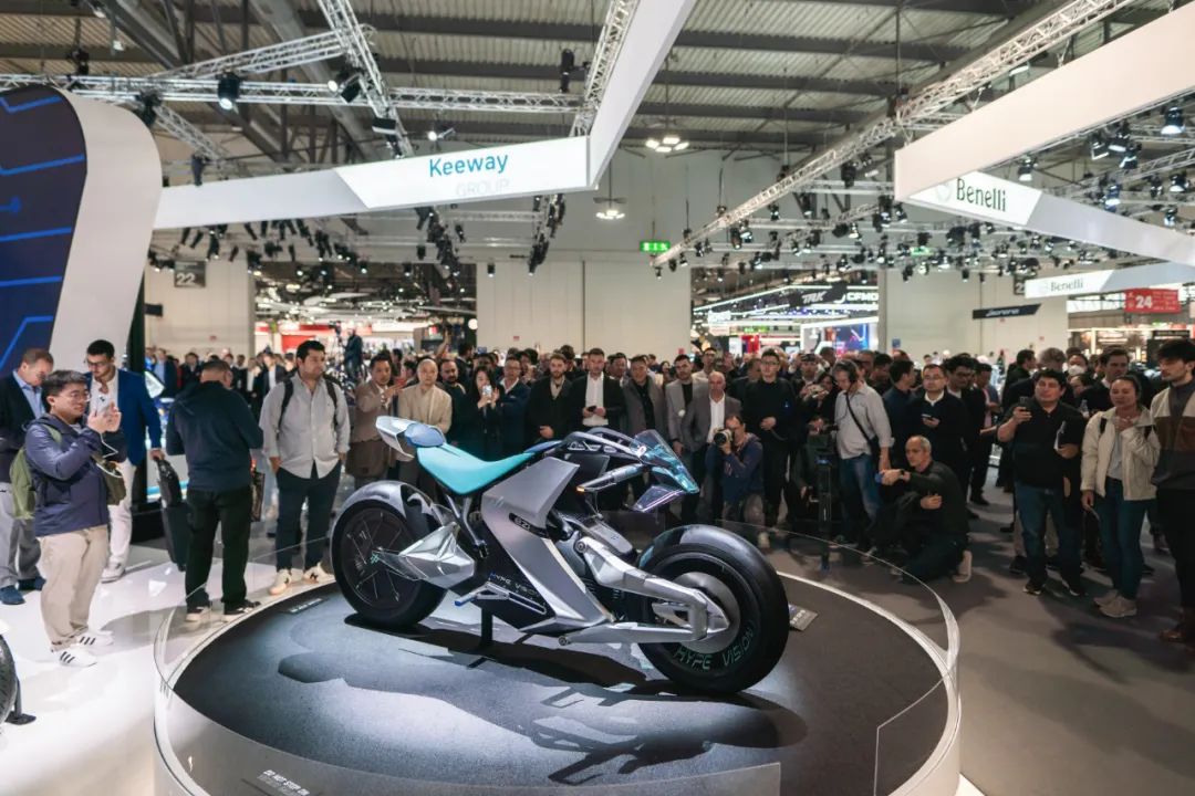 凯威MBP米兰展震撼亮相HYPE科幻电摩、ADV车T502X、街车N300_搜狐汽车_搜狐网