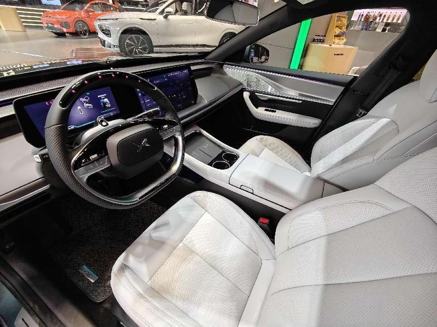 瞄准Model 3换新版而来，实拍小鹏P7i 550版本_搜狐汽车_搜狐网